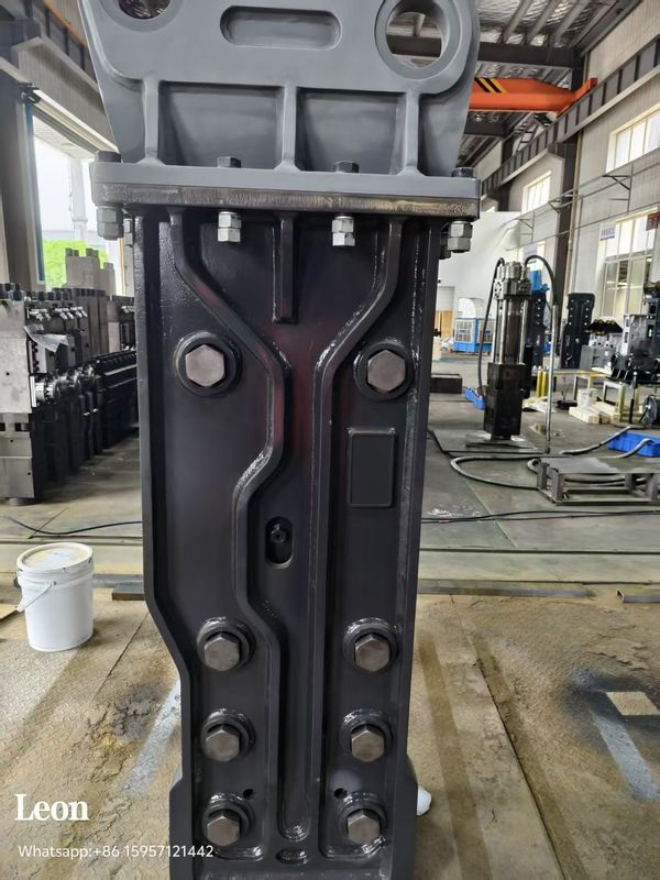 Top Type HB20G Tool 135mm Hydraulic Breaker Attachment For 20 Ton Excavator
